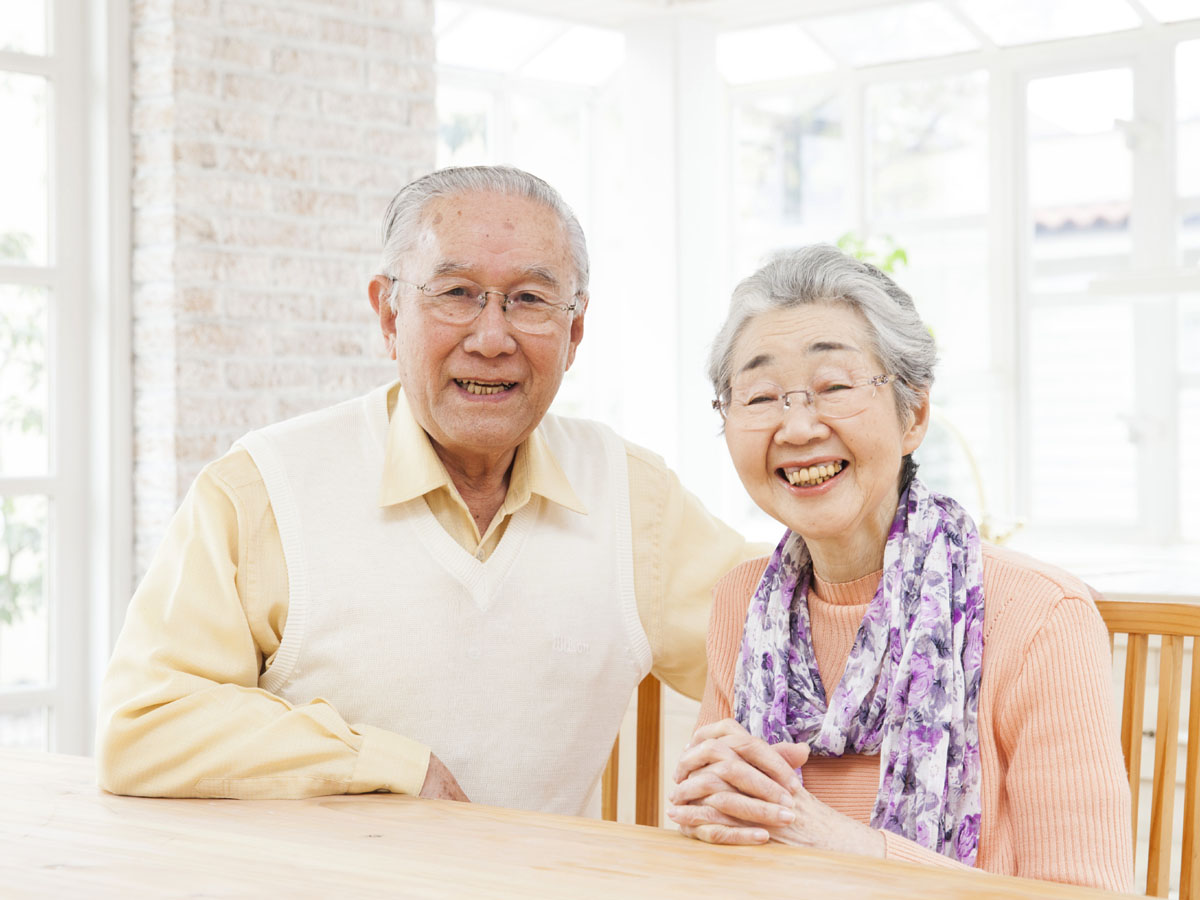 50代が想像しているよりも、シニアは生活に幸福を感じている シニアガイド
